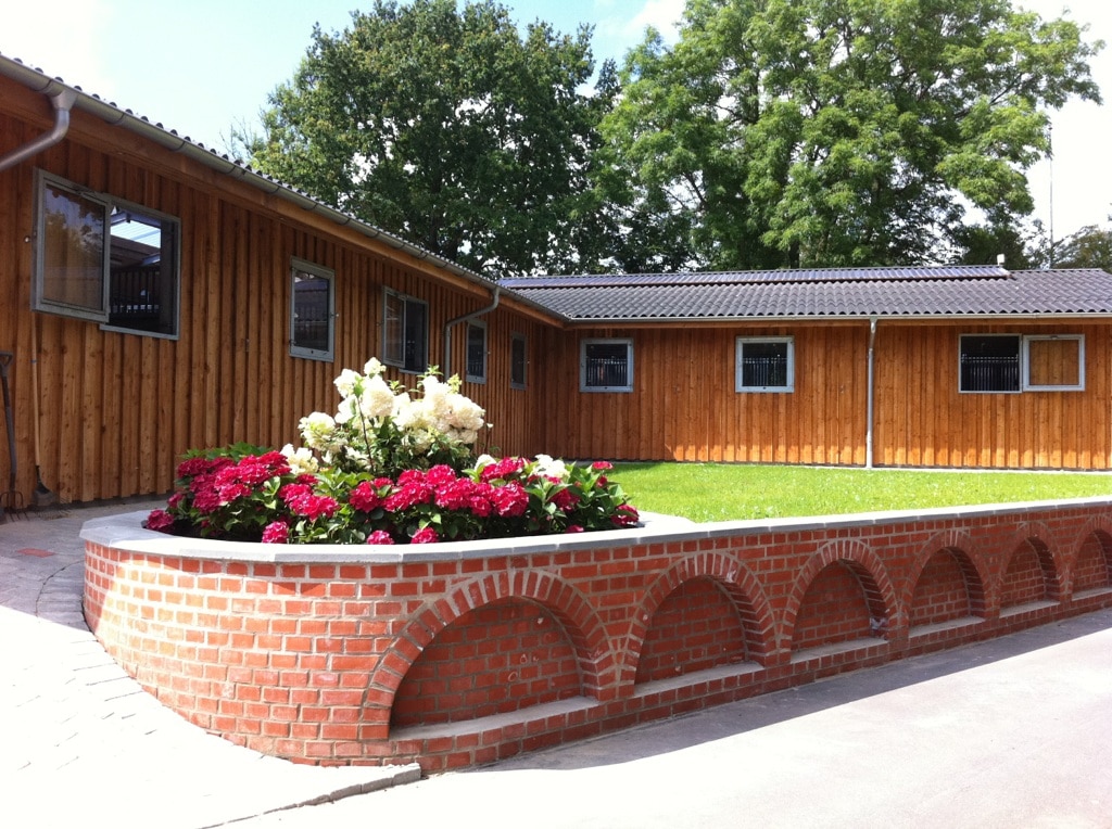 Isolation & Transit stables | Horses by Air